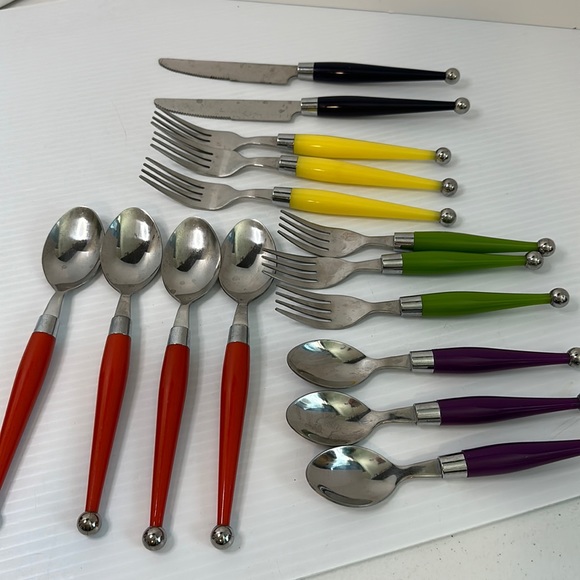 None | Kitchen | Vintage Colorful Flat Ware 5 Pieces | Poshmark